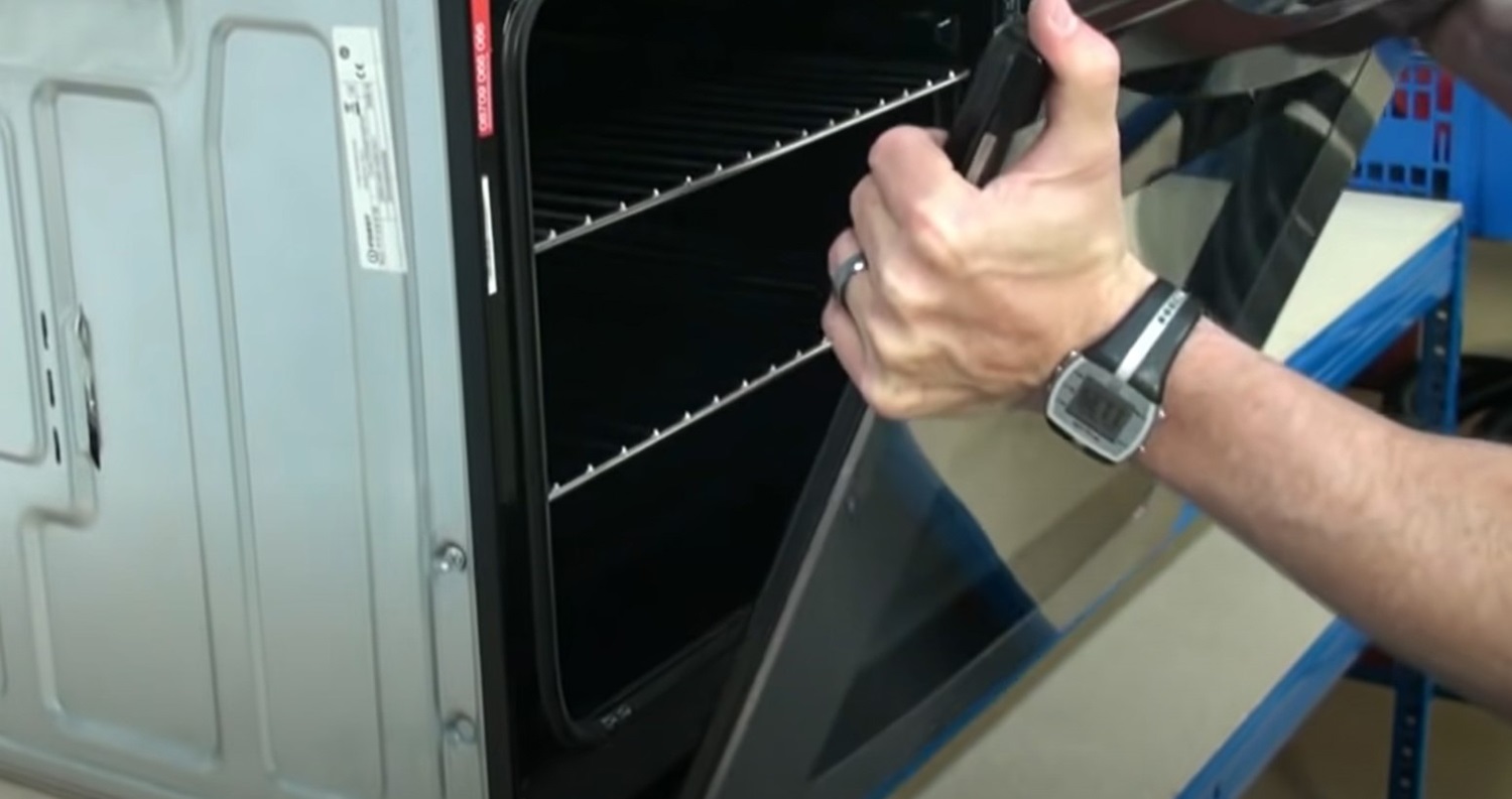 How To Replace The Element On An Indesit Oven