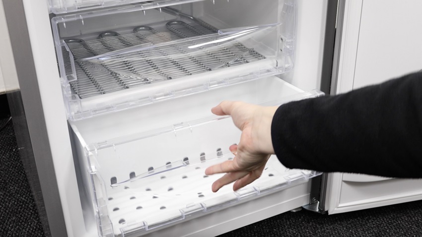 How to Replace a Fridge Freezer Bottom Drawer Container Body - Indesit