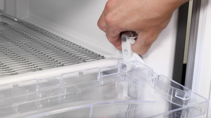 How to Replace a Fridge Freezer Flap Hinge - Indesit