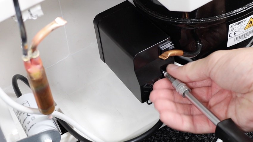 How to Replace a Fridge Freezer Capacitor - Indesit