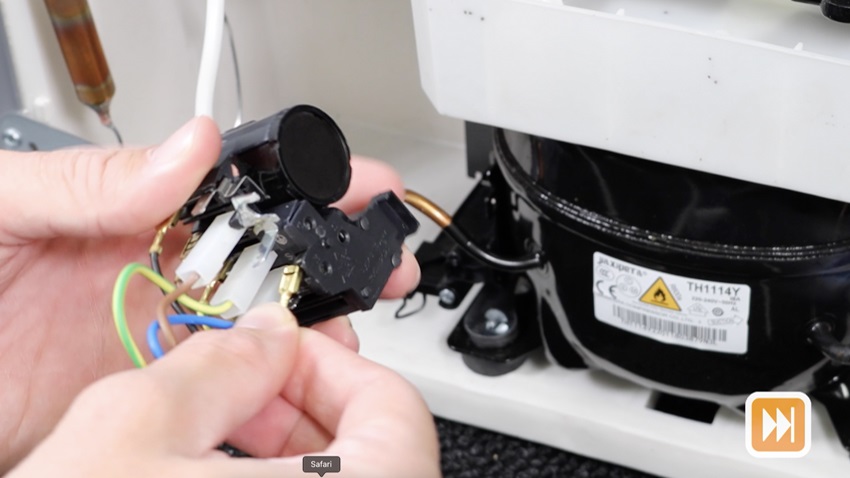 How to Replace a Fridge Freezer Capacitor - Indesit