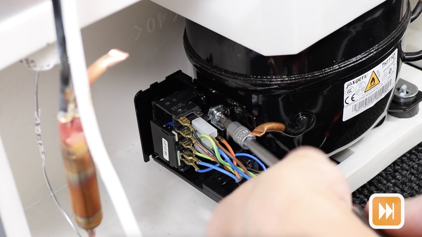 How to Replace a Fridge Freezer Capacitor - Indesit