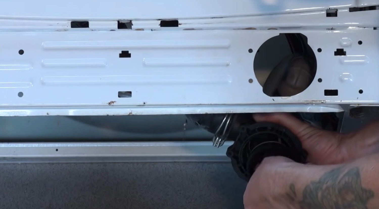 How to Clean The Filter On An Indesit Washing Machine