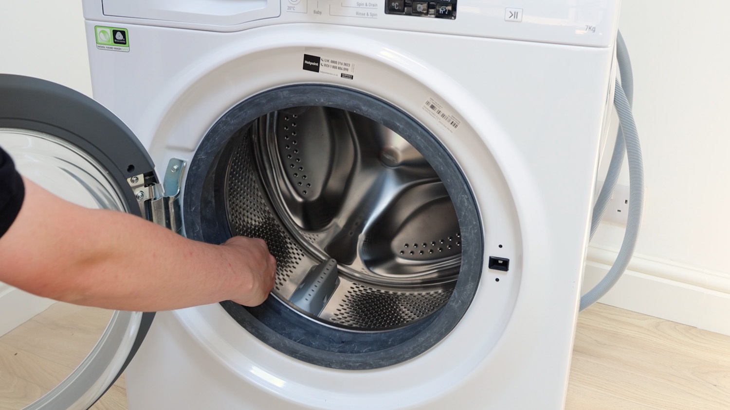 How to Remove/Install a Washing Machine Transit Fixing Bolt - Hotpoint