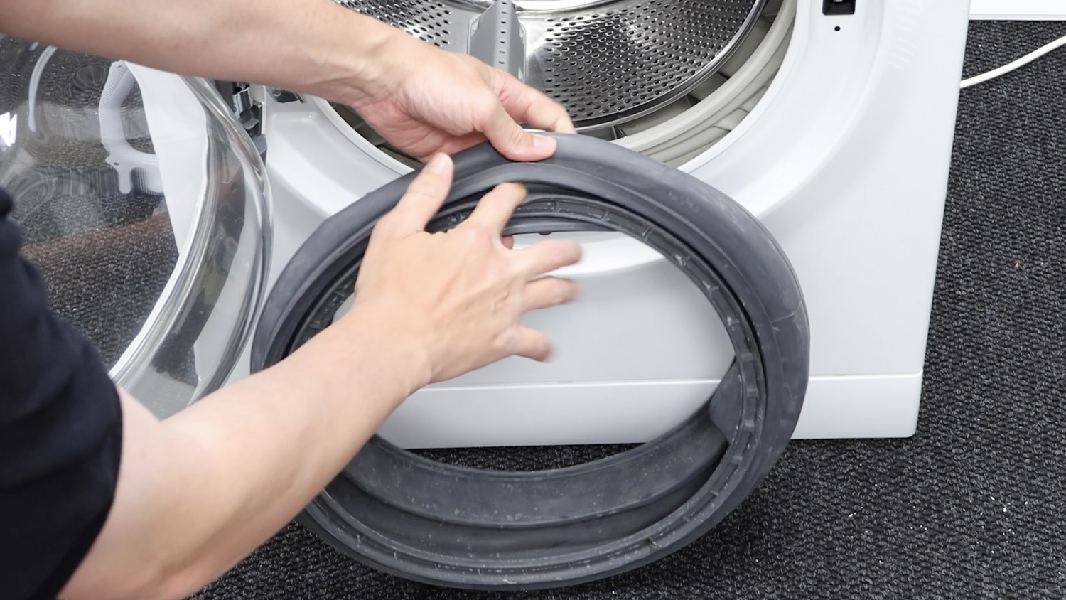 How to Replace A Washing Machine Door Seal Clamping Ring Rear - Hotpoint