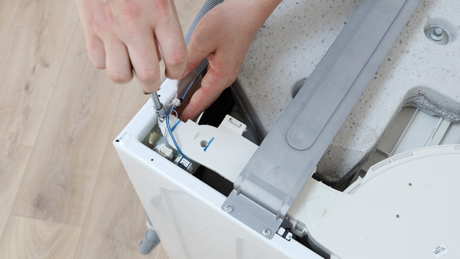 How to Replace a Washing Machine Dispenser Drawer Hopper - Hotpoint