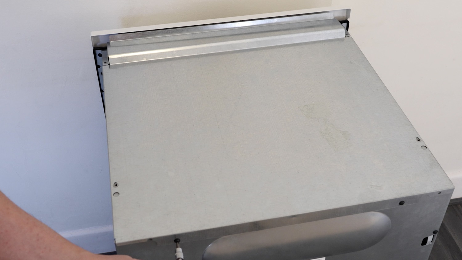 How to Replace an Oven Cooling Fan Motor - Hotpoint