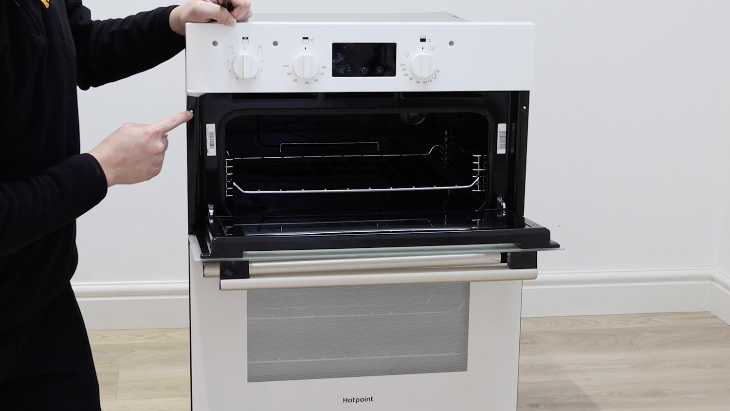 How to Replace an Oven Mains Terminal Block - Hotpoint